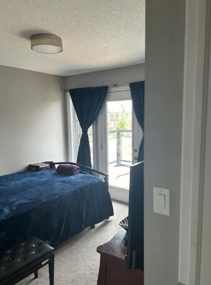 Beautiful Contemporary 4 Bed Oakville House! - Milton