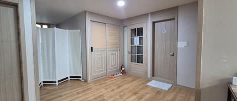 Televisor LED de 30 polegadas com canais por cabo, piso aquecido