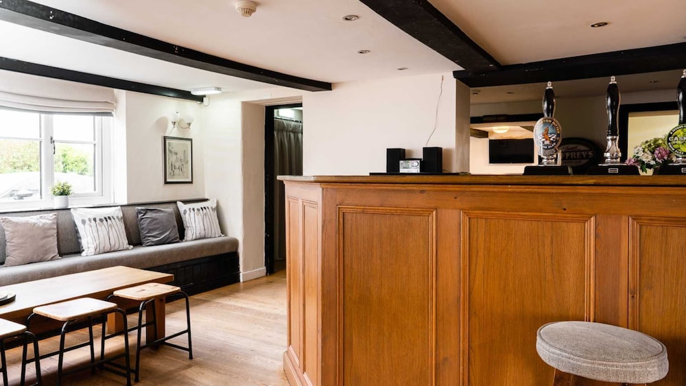 Converted pub, sleeping up to 34 guests. Close to Alton Towers and ...