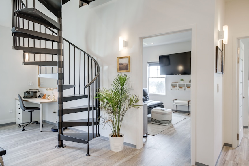 2b Farm Stay At A Large Luxury Barndominium, Fluffy Cows, And 2 Acre Pond - 블레인