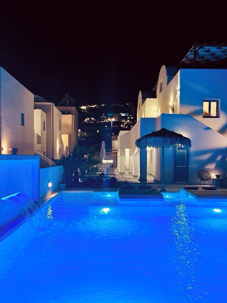 The Vine Suites - Santorini