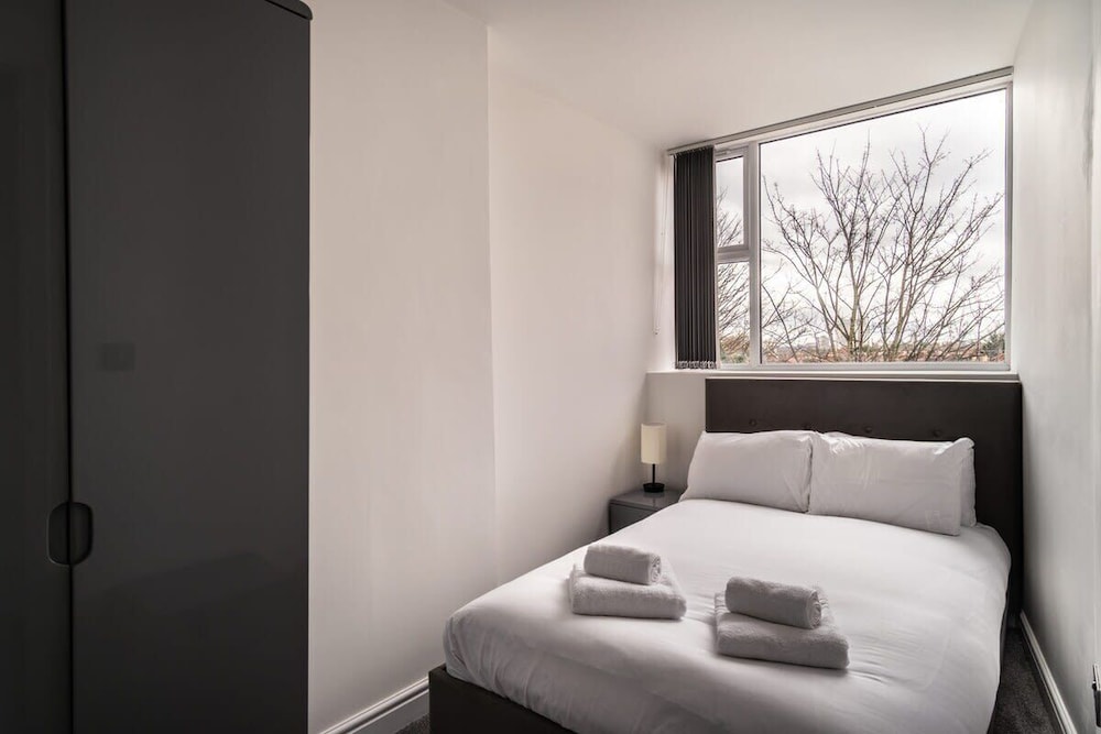 Spacious 2 Bed Apartment In Waterloo, Liverpool - Edge Hill University