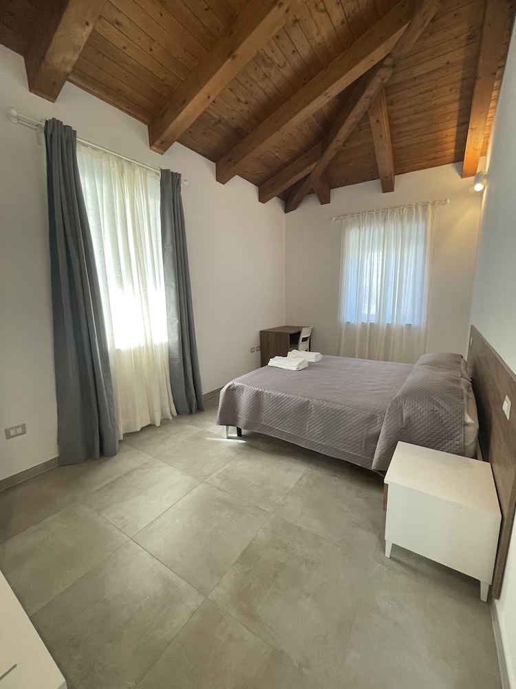 An Oasis Of Comfort With Private Parking Within Walking Distance Of Downtown Tropea. - Tropea