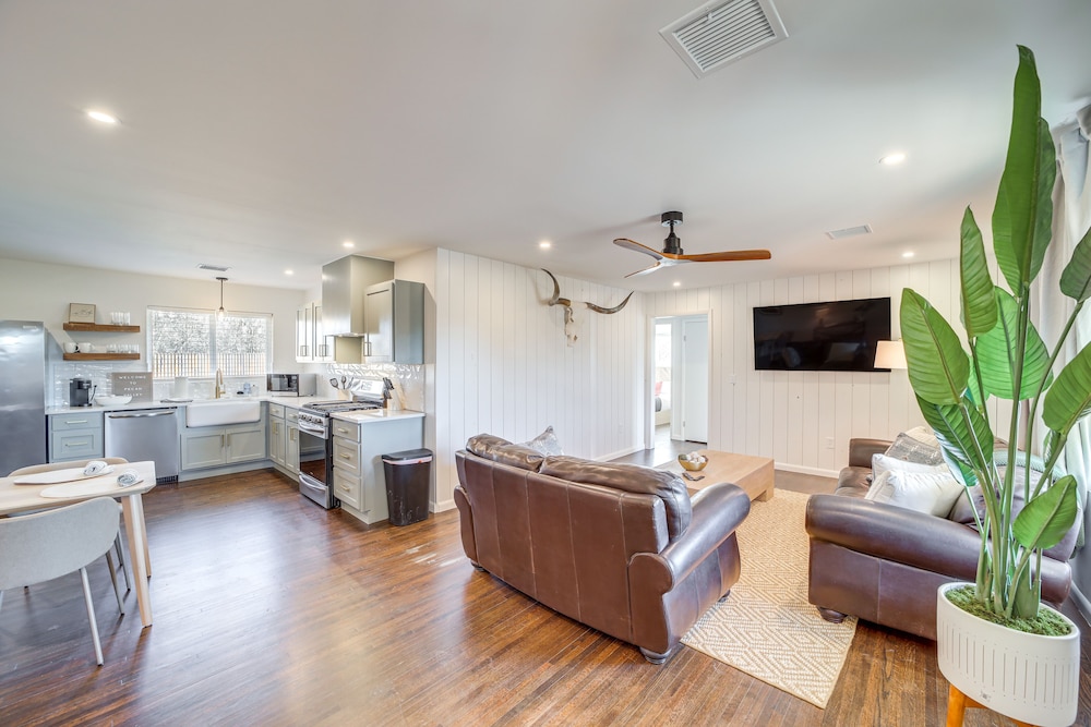 Charming Tulsa Vacation Rental W/ Patio! - Tulsa, OK