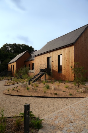 Lodge | Cofre no quarto, secretária, cortinas/cortinados opacos