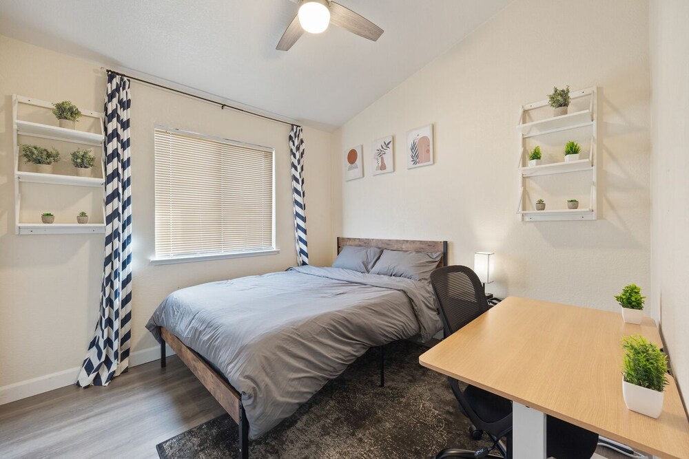 Sacramento Sanctuary: Modern 3br Retreat W/ Laundry & Parking - Vineyard, CA