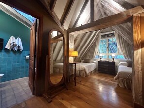 Quarto duplo standard | Wi-Fi de cortesia, roupa de cama