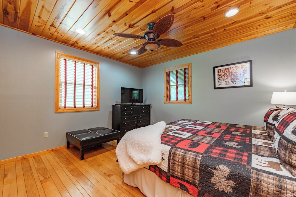 Luxury Mountain Chalet w/ Pool, Sauna & Hot Tub - McHenry | Vrbo