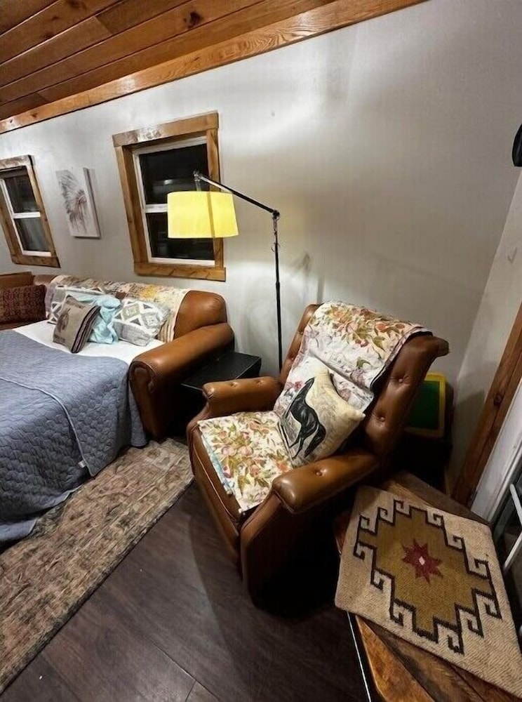 Beautiful Finished Living Quarters, Horses, Nature And Adventure Awaits! - Tar Hollow State Forest, Laurelville
