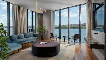 Suíte executiva, 1 quarto, terraço, vista para o mar | 1 quarto, roupas de cama premium, frigobar, cofres nos quartos