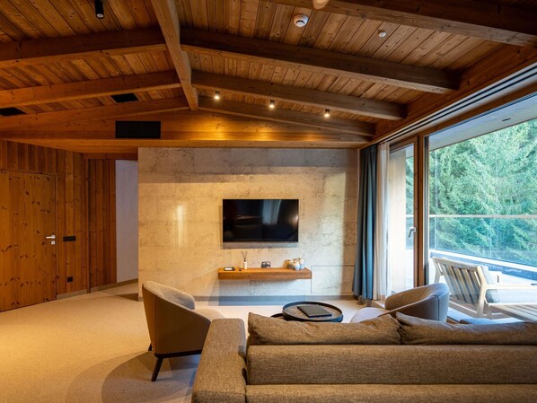 Quarto Suíço, Apartamento Signature, 2 quartos | Minibar, cofre no quarto, ferro/tábua de engomar 