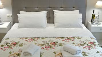 Cofres nos quartos, cortinas blackout, quartos à prova de som