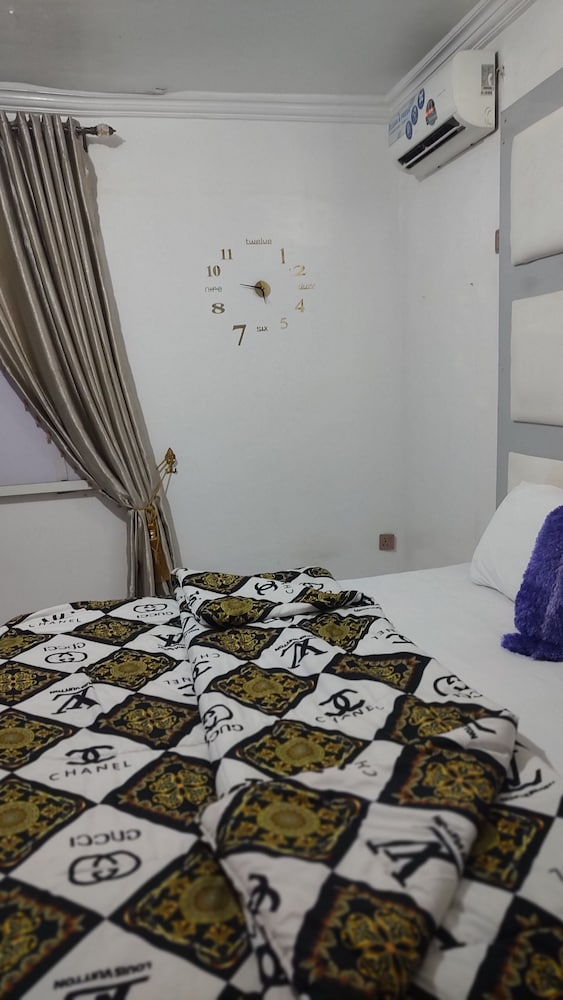 White Emirates Hotel And Apartment - Lagos
