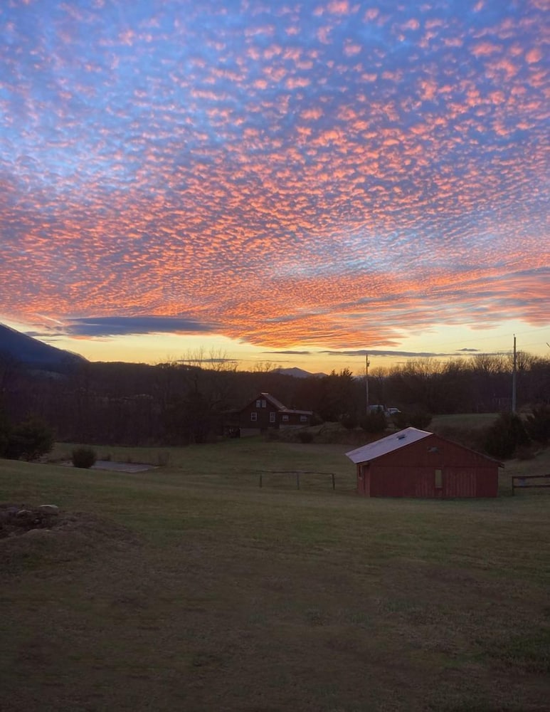 Briggs Brothers Ranch & Resort - Great Smoky Mountains National Park