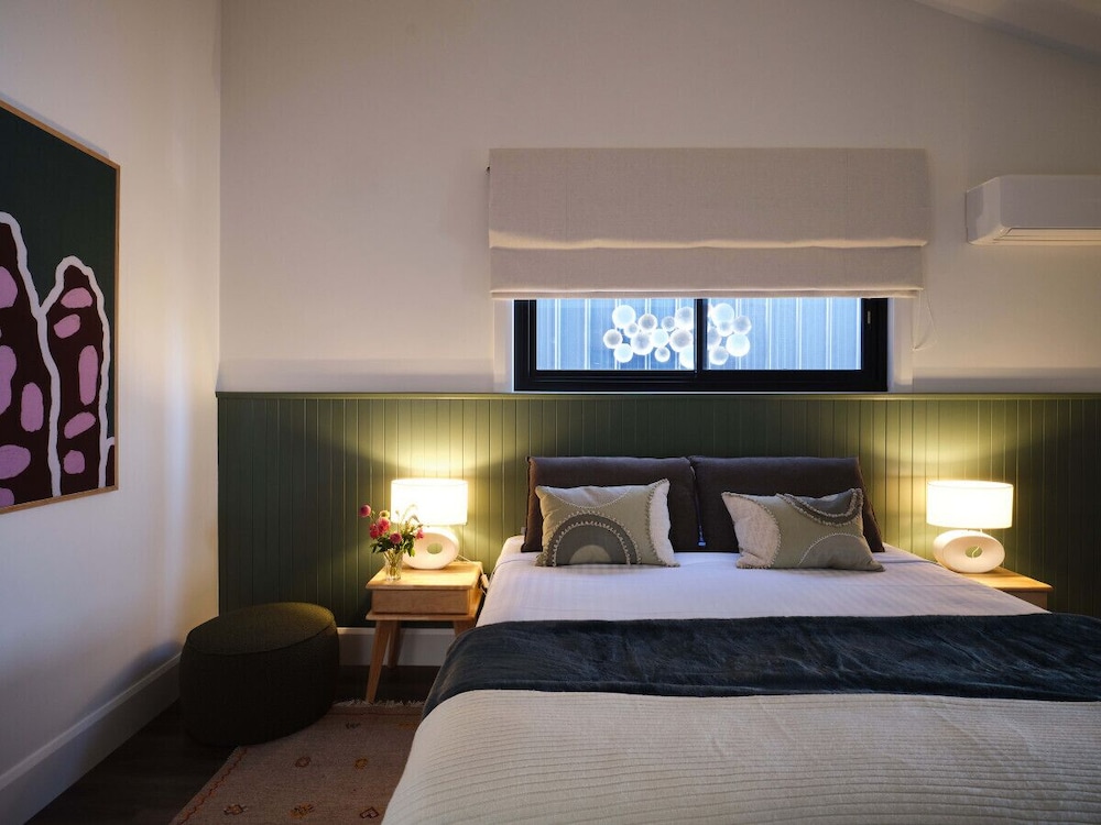 Shawwood Barrel Room Luxury Mudgee Farm Accommodation - Mudgee