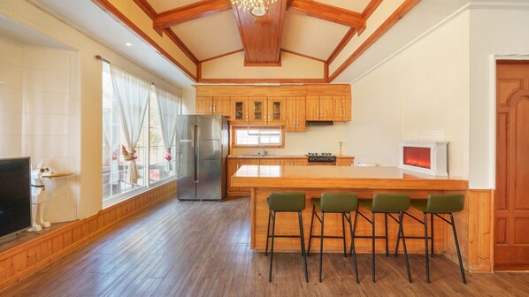 Quarto Básico, 3 quartos (JJ dokchae Stay(Camping Zone/BBQ)) | 1 quarto, Wi-fi grátis 