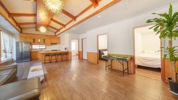 Quarto Básico, 3 quartos (JJ dokchae Stay(Camping Zone/BBQ)) | 1 quarto, Wi-fi grátis