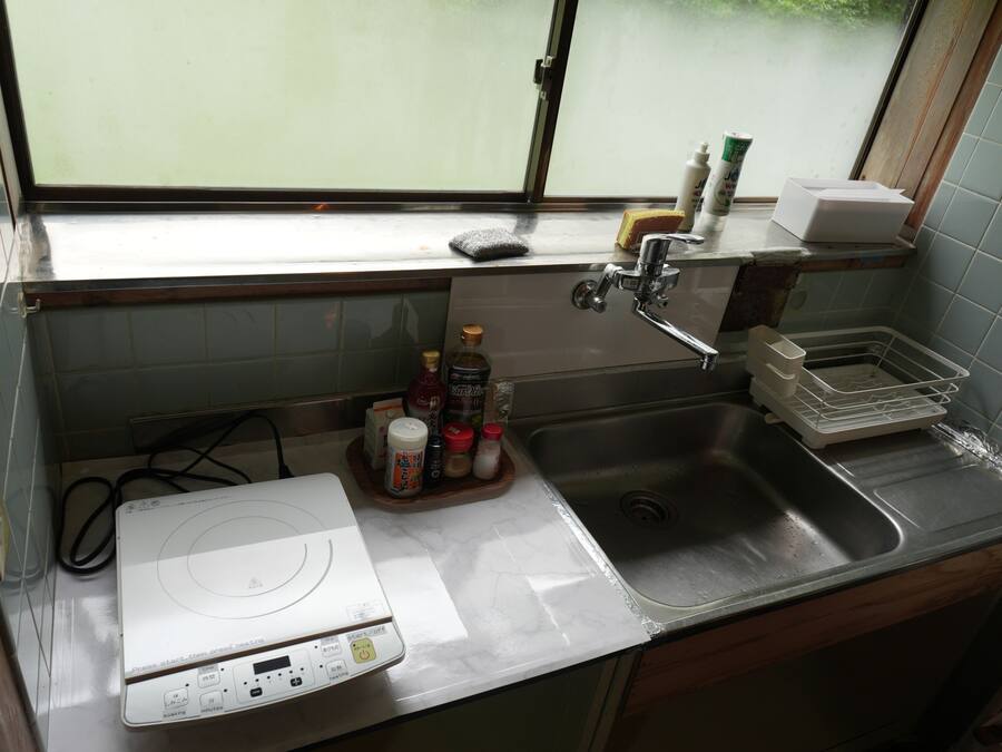 Villa em estilo japonês | Cozinha privada | Um frigorífico, um micro-ondas, uma torradeira