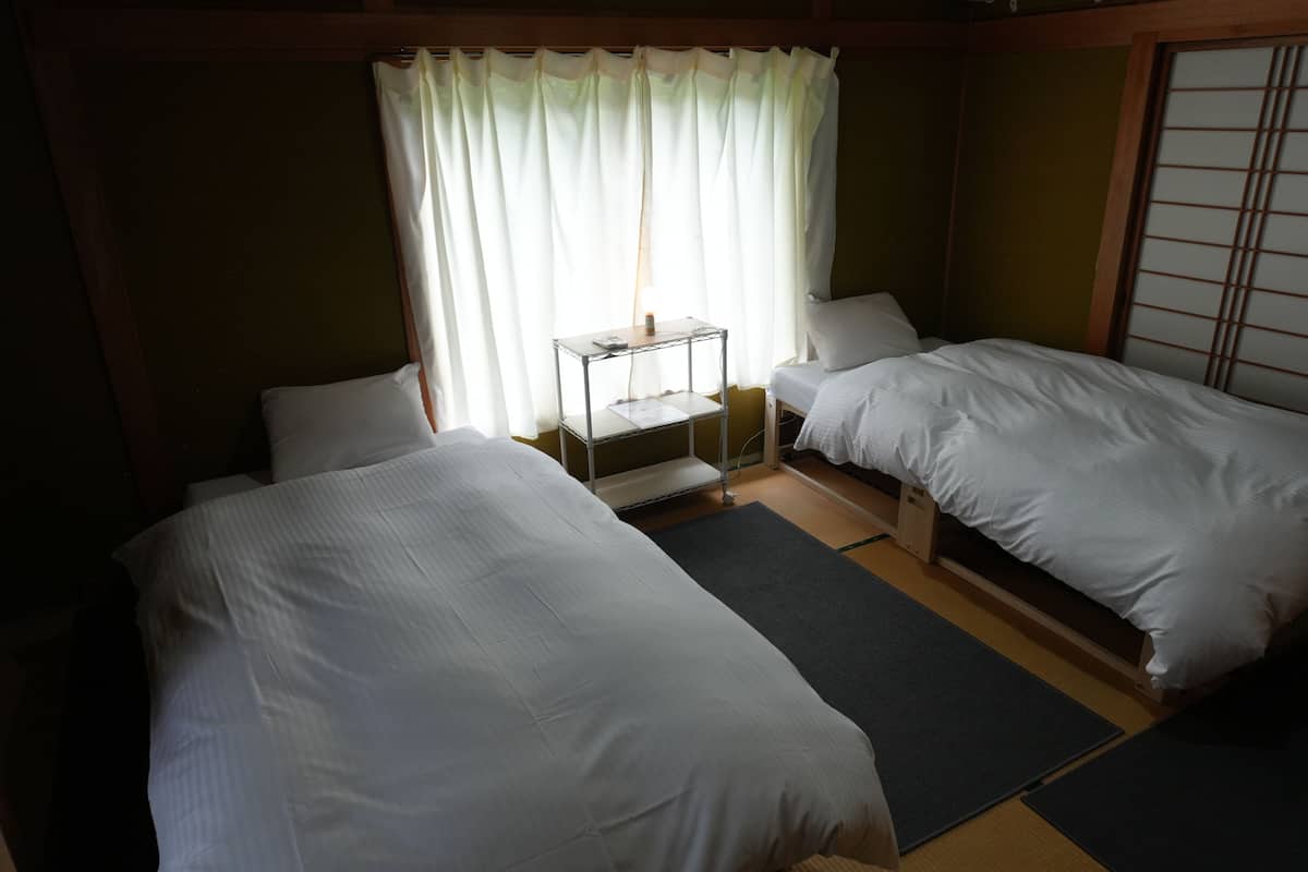 Wi-fi grátis, roupa de cama fornecida