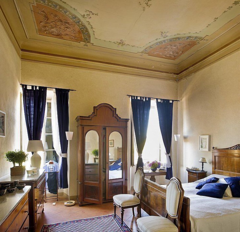 Villa Diodoro: An Elegant And Welcoming Two-story Ancient House Located In A Small Hamlet In The Heart Of The Franciacorta, With Free Wi-fi. - Iseo
