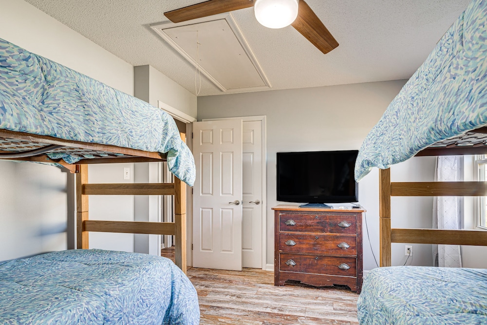 Pet-friendly Beaufort Home W/ Private Yard - Beaufort