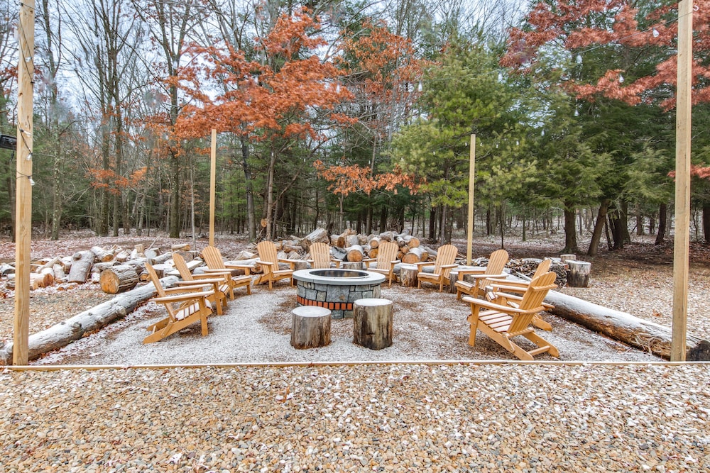 Houtzdale Home W/ Shuffleboard & Pickleball! - DuBois, PA