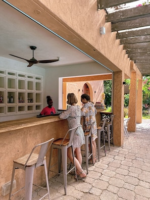 Bar junto à piscina