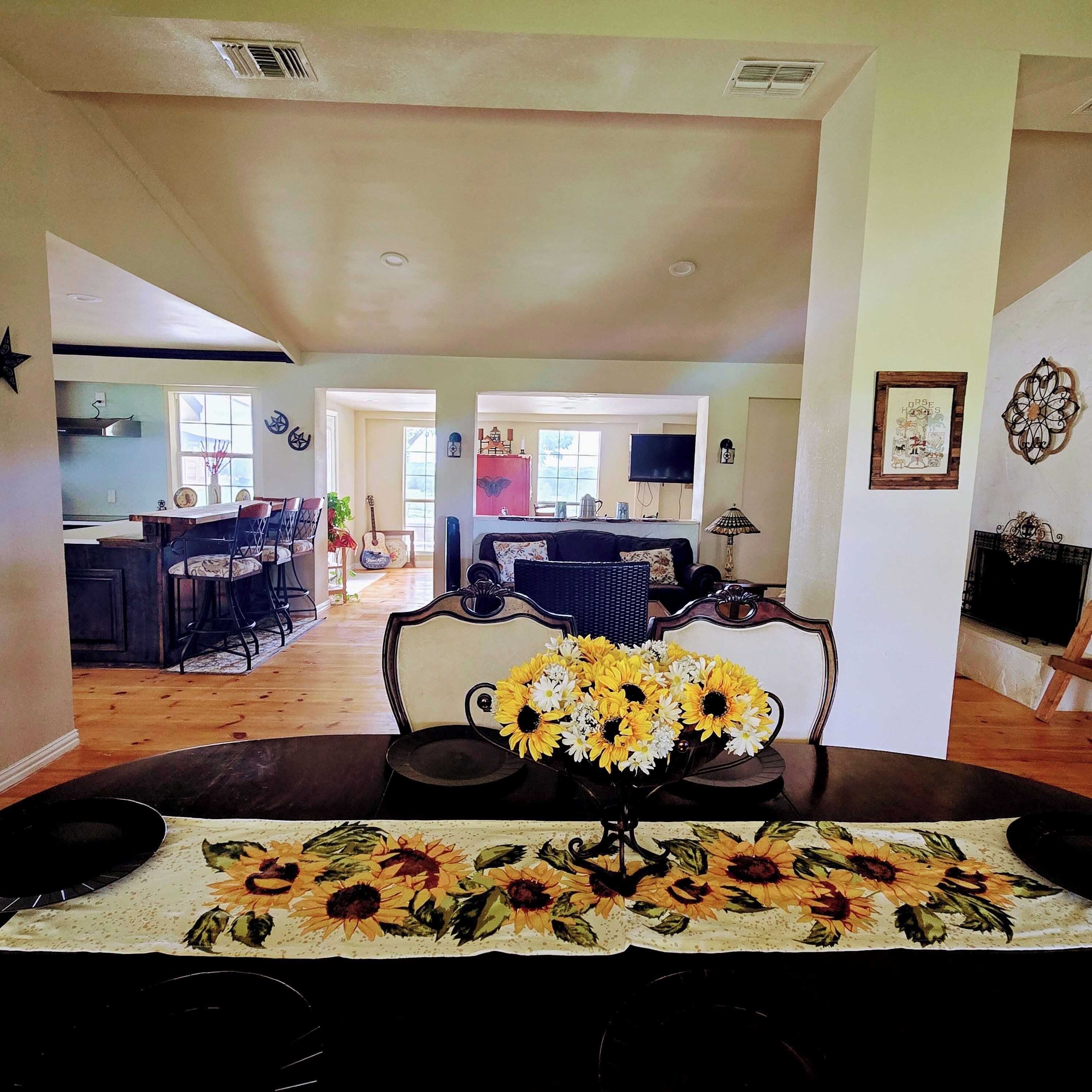 Escape The City For Country Charm And Starry Summer Nights - Elgin, TX