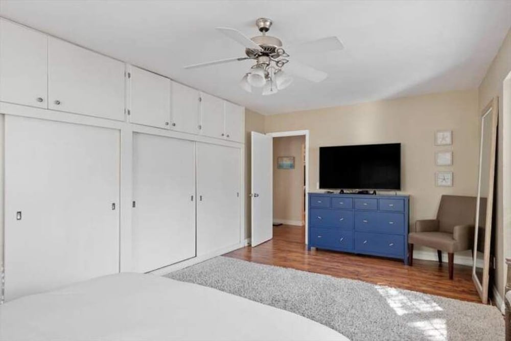 Resort Style Home With Hot Jacuzzi, Relaxing Pool And Cozy Living Spaces - Oceanside, CA