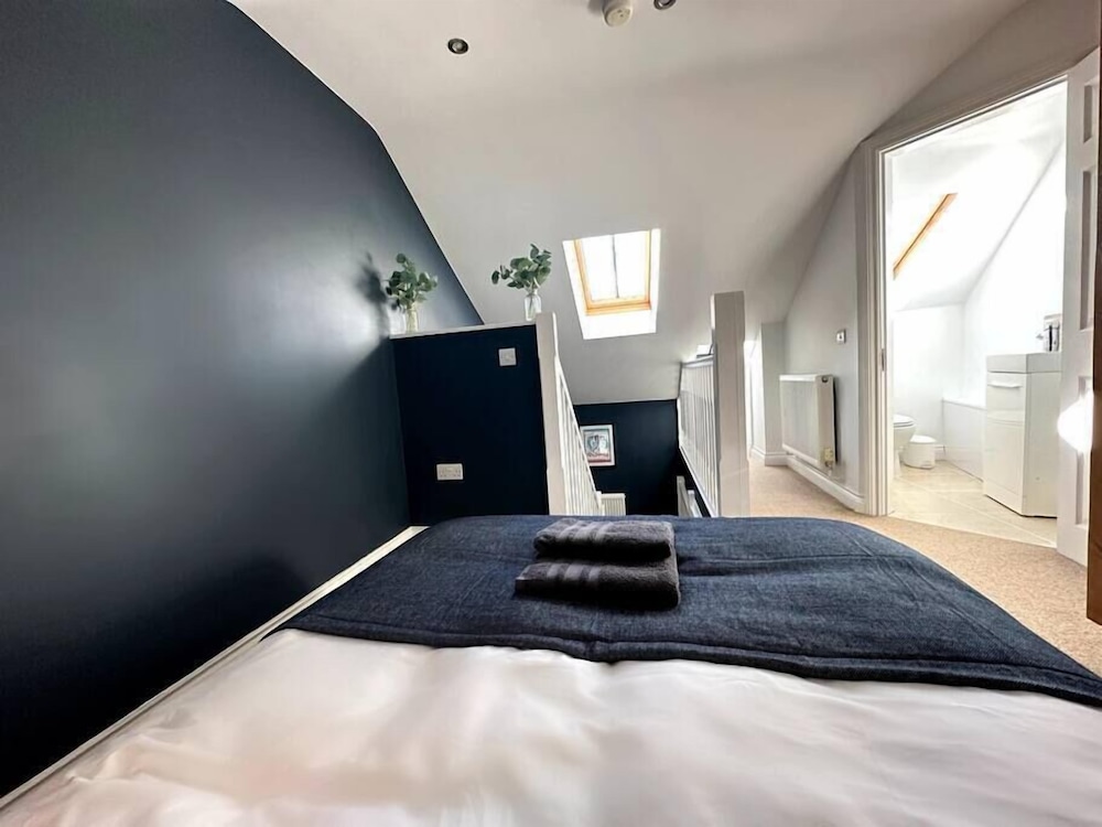 2 Car Parking Spaces, Pet Friendly, Central Bakewell In The Peak ...