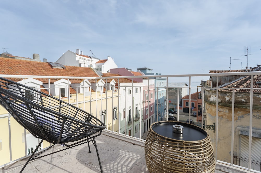 Cortes Apartment In Lisbon Historic Neighborhood - Alfama