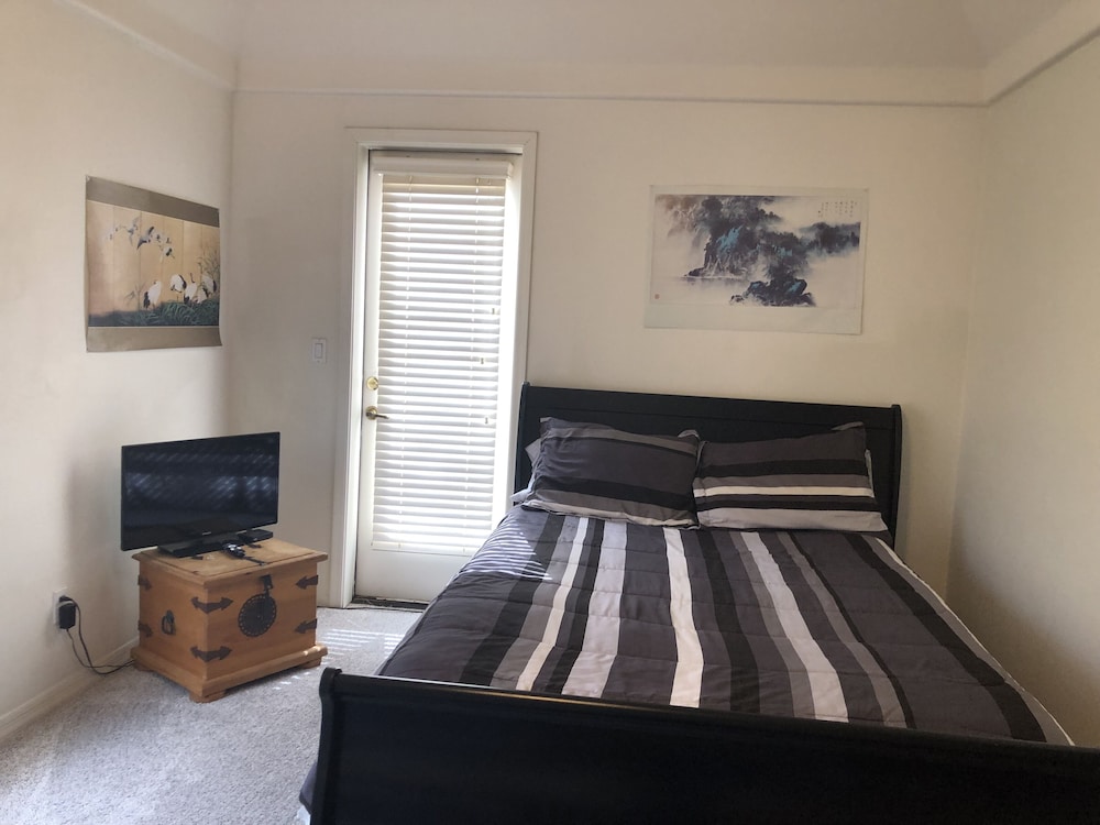 2 master suites plus kitchenette in upper level of our townhome - Mesa ...