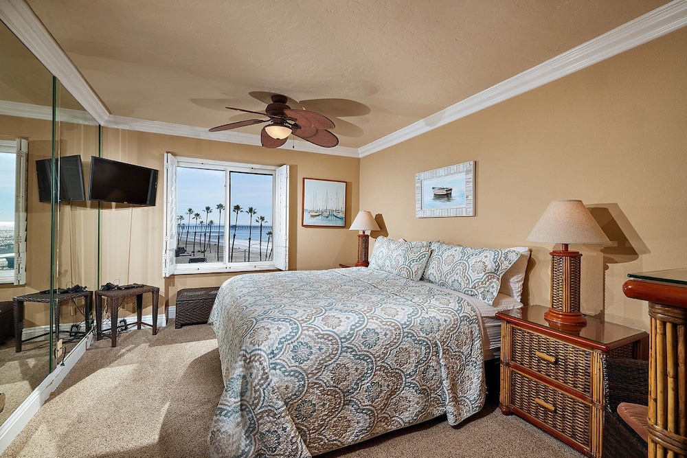 The One And Only D Building Top Floor, South Facing 1 Bedroom Unit At North Coast Village -D300 - Oceanside, Californie