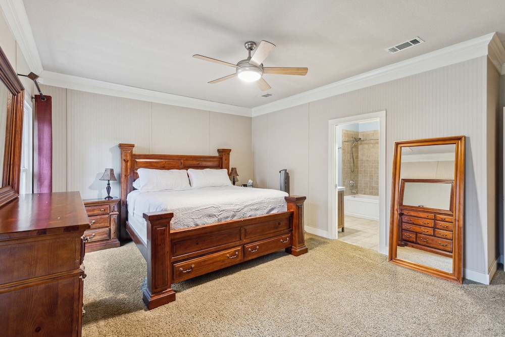 Charming + Warm Cottage In Mckinney - McKinney