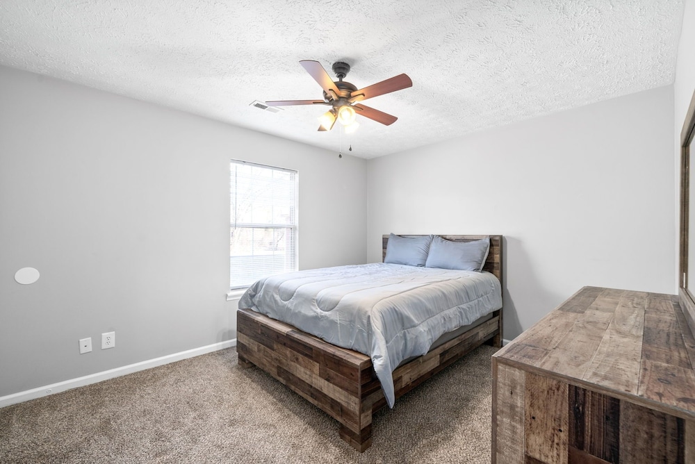 Pet Friendly, Exit 1- Monthly Discount - Clarksville, TN