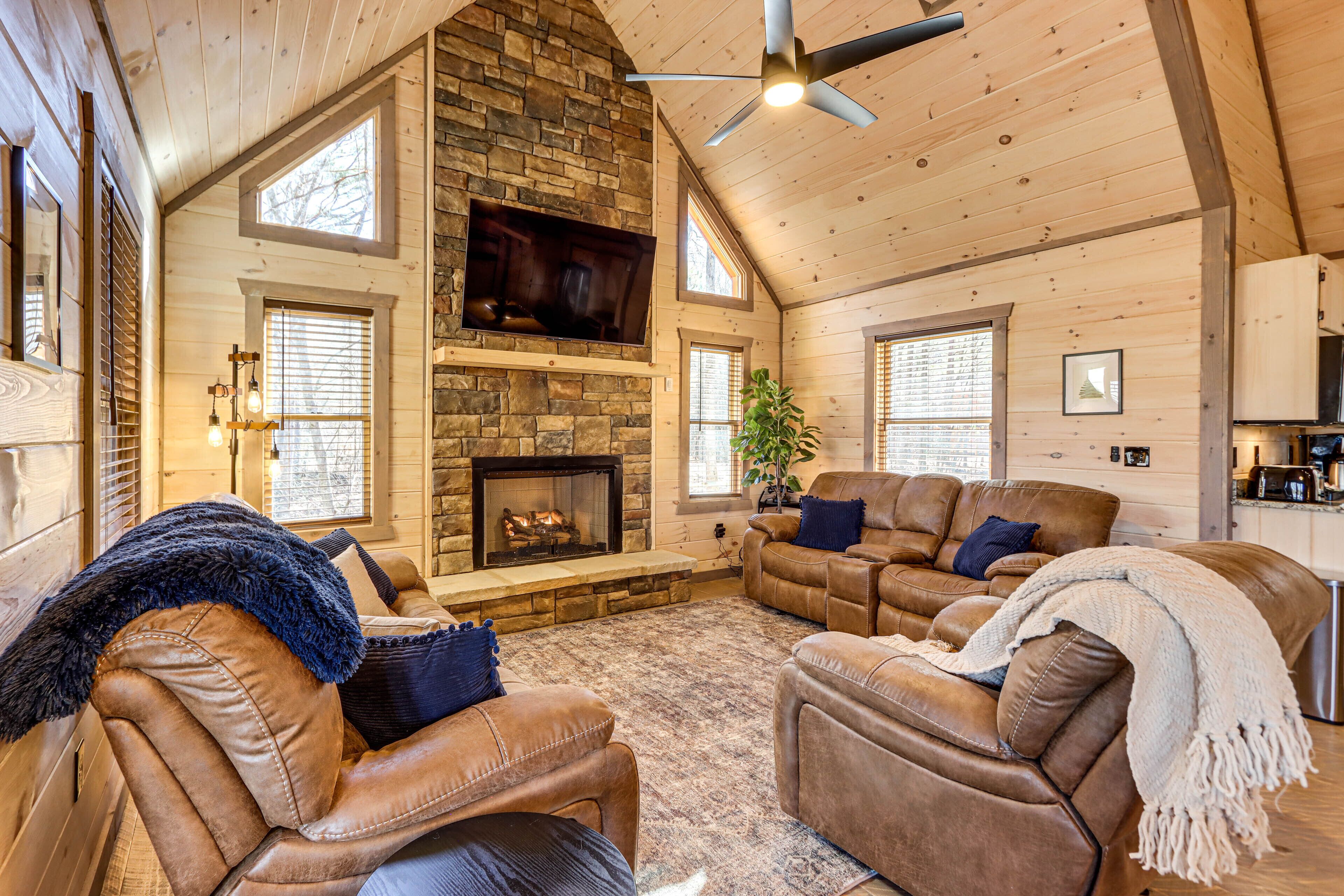 Cabin W/ Hot Tub & Sauna: 5 Mi To Dtwn Blue Ridge! - Blue Ridge, GA