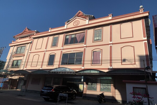 Hotel O Puri Homestay - Parepare