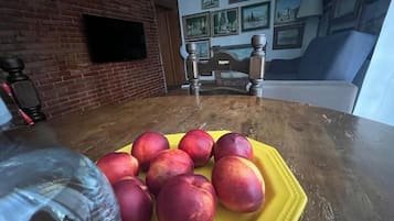 Villa Básica | Sala de estar | TV de ecrã plano