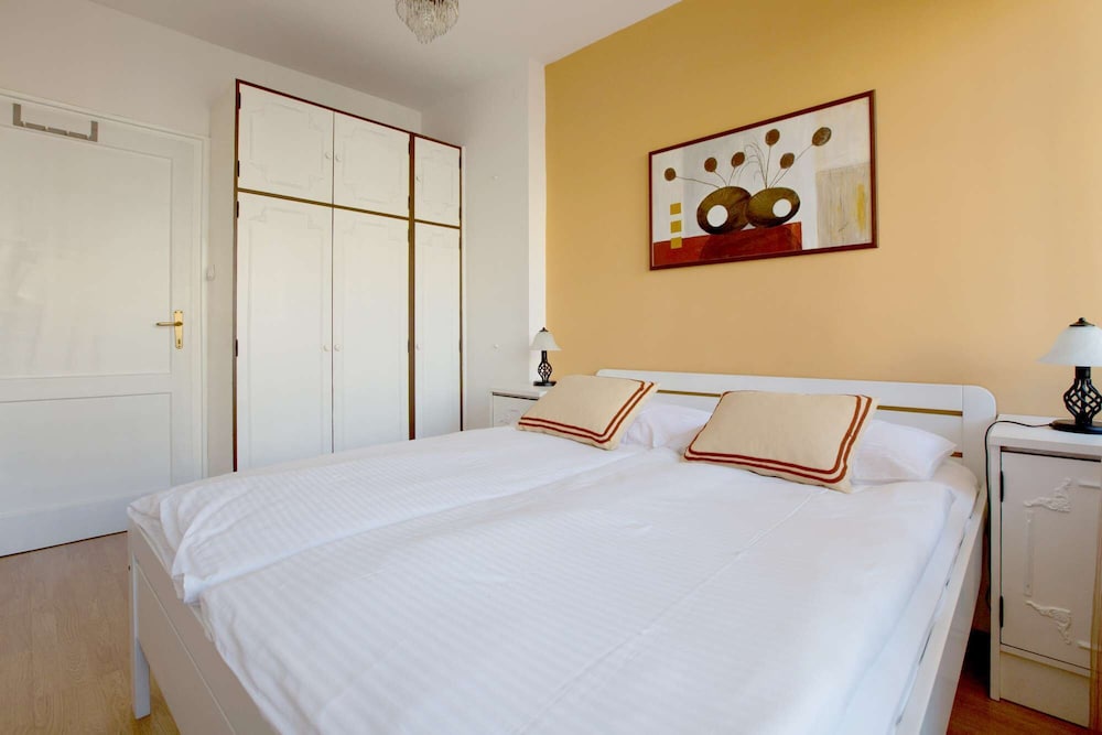 One Bedroom Apartment With Terrace And Park View - Zagreb
