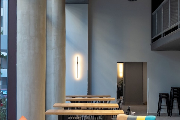 Pequeno-almoço tipo buffet diário (7 EUR por pessoa)