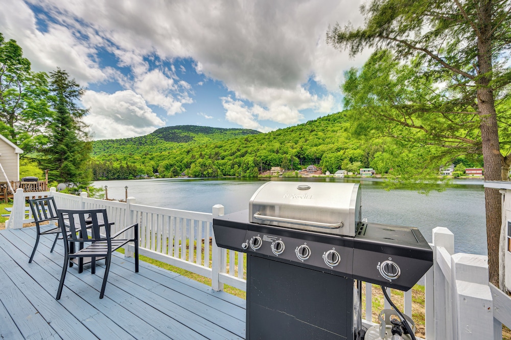 Peaceful Stark Cottage W/ Deck On South Ponds! - New Hampshire (State)