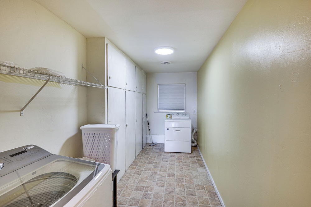 Charming Farmington Home ~ 16 Mi To Aztec Ruins! - Farmington, NM