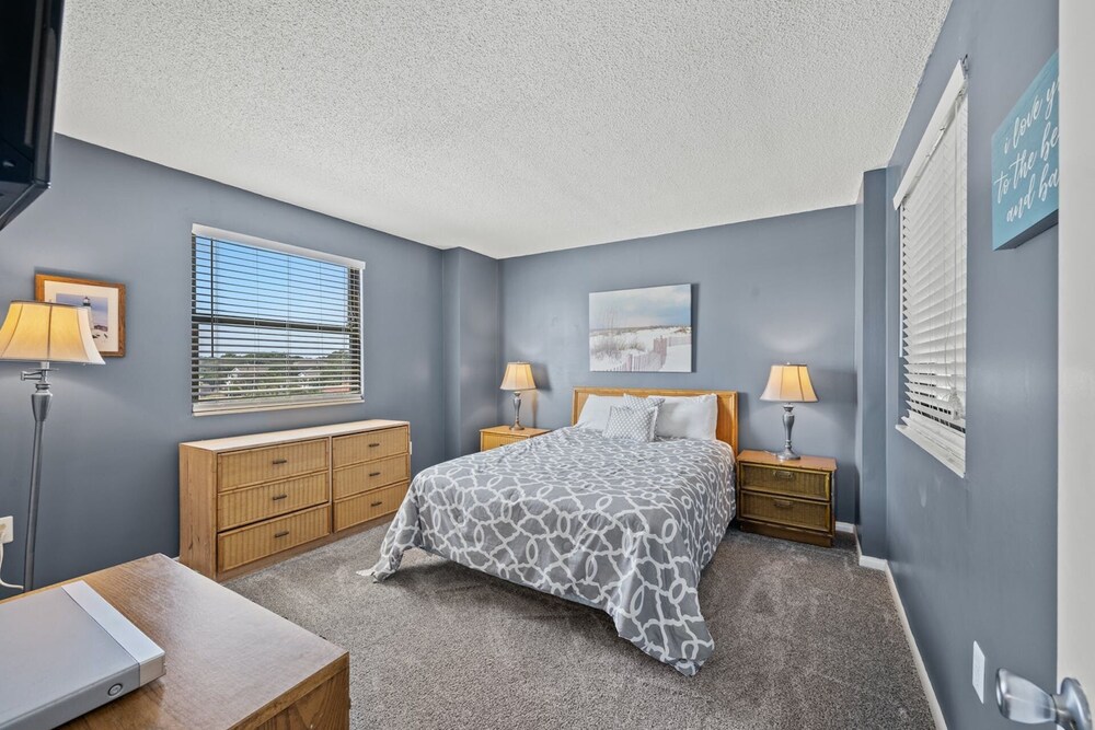 Oceanfront Crescent Beach 1K, 1Q, 1D, 2Tw, SS - North Myrtle Beach | Vrbo