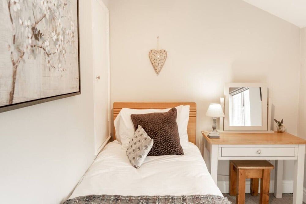 Stunning 2 Bed Cottage | Garden | Village Location - Chester