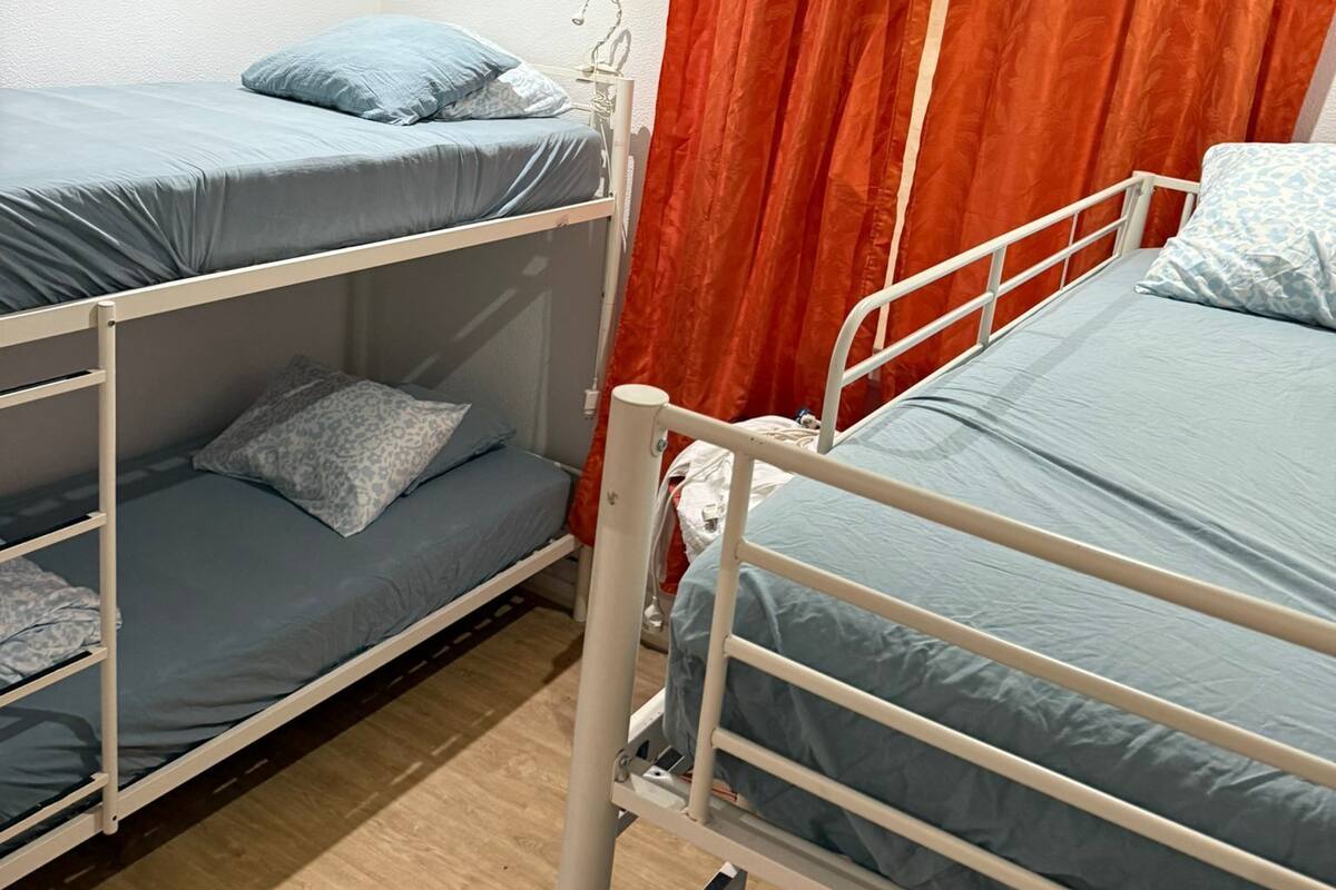 1 quarto, cofre no quarto, cortinas/cortinados opacos