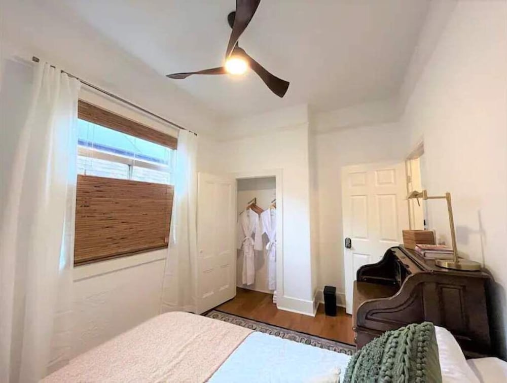 Charming Cottage Retreat - Oakland, CA