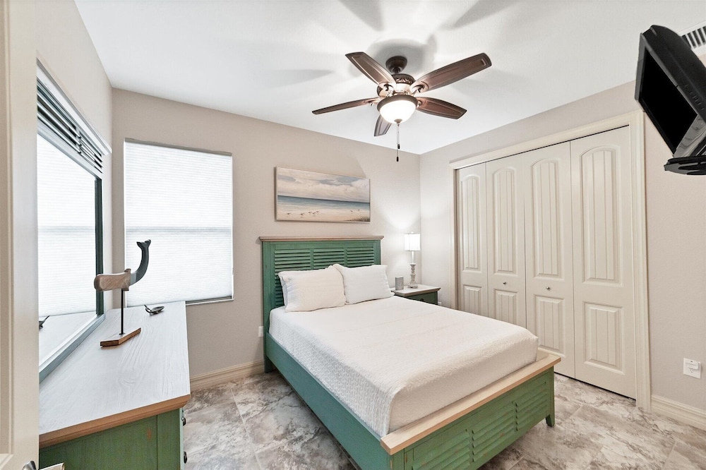 New Listing! Charlotte Harbor Area Resort, 120mi To Disney & 134mi To Universal - Grh802836 - Englewood, FL