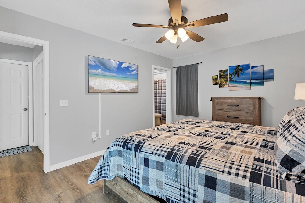 New Listing! Charlotte Harbor Area Resort, 120mi To Disney & 134mi To Universal - Grh748965 - Port Charlotte, FL