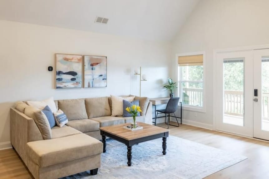 Newly Renovated, 1 Min Walk To Beach, 3rd Row Emerald Isle Beach House - 翡翠島