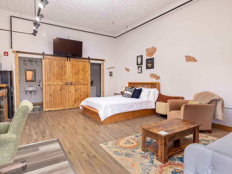 Hartwell Suites - Suite 1 | 1 quarto, individualmente decorados, individualmente mobiliados